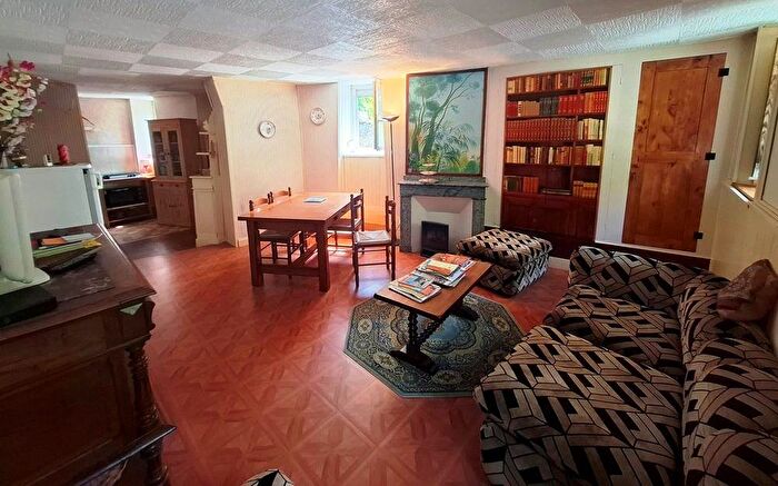 Appartement à vendre - Saint-Béat - 4 pièces - 2 chambres