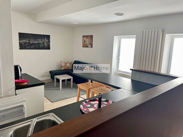 Arènes, Nîmes - Appartement 2 pièces à louer