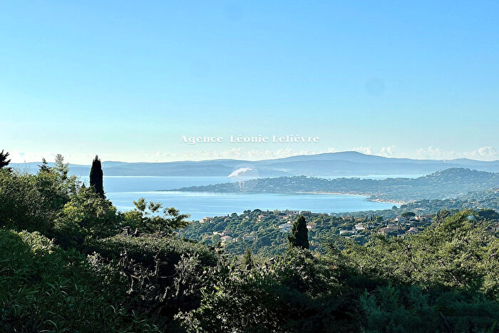 Maison à vendre - Roquebrune-sur-Argens - 5 pièces - 4 chambres