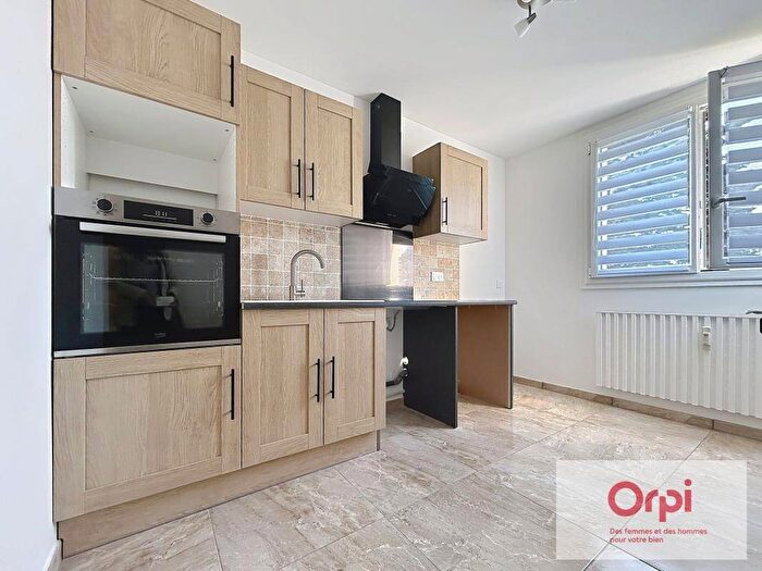 Appartement à louer - Saint Jean, Montluçon - 2 pièces - 1 chambre