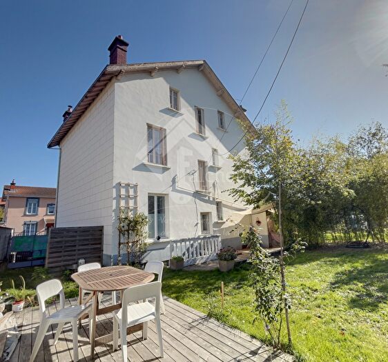 Maison à vendre - Puy-Guillaume - 8 pièces - 6 chambres