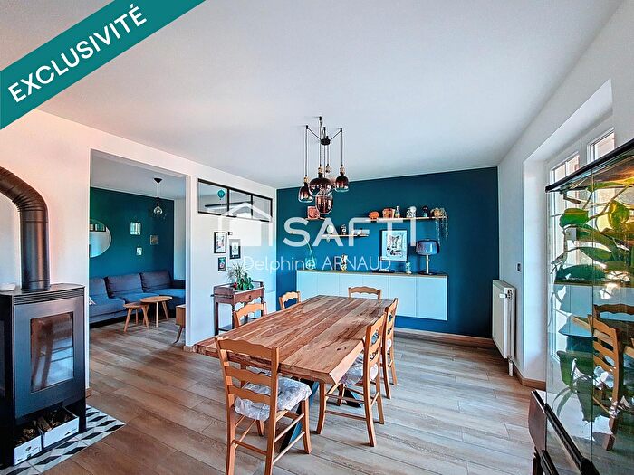 Maison à vendre - Maisonsgoutte - 6 pièces - 3 chambres