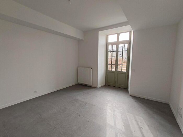 Appartement à louer - Romans-sur-Isère, Centre-ville - 3 pièces - 2 chambres