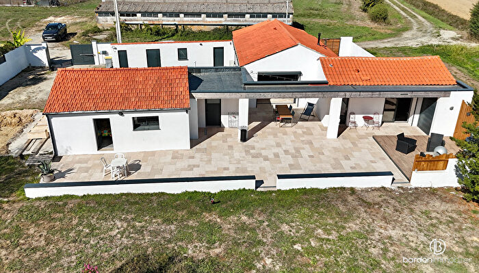 Challans, Route de Cholet, Route de la Roche-sur-Yon - Maison 5 pièces à vendre