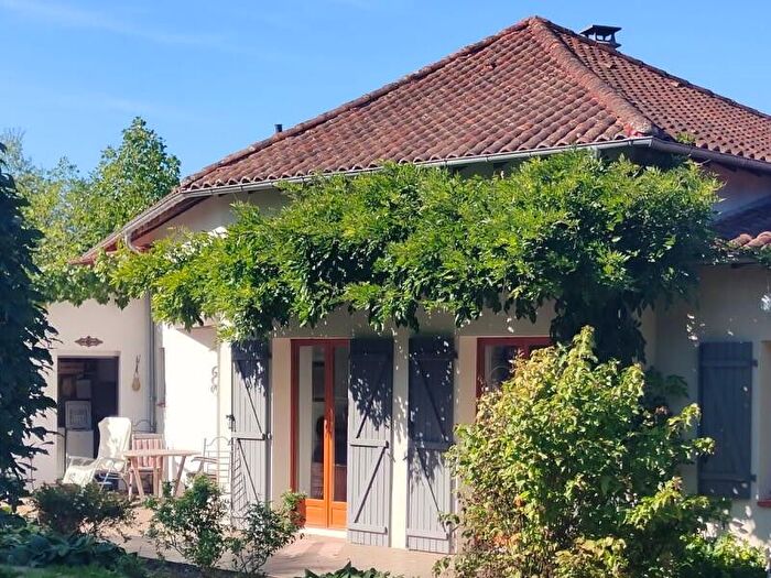 Maison à vendre - Chalais - 9 pièces - 4 chambres