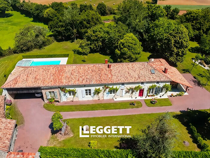 Maison à vendre - Montalembert - 7 pièces - 4 chambres