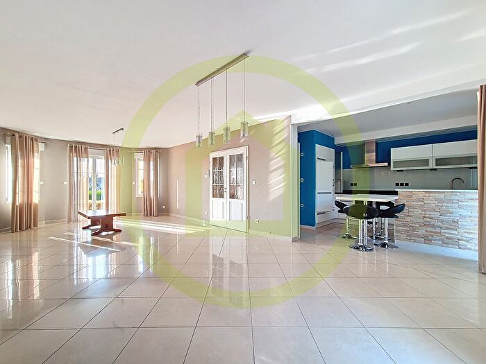 Maison à vendre - Cosnes-et-Romain - 7 pièces - 5 chambres