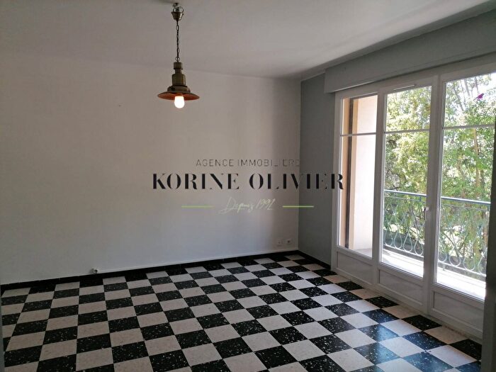 Appartement à louer - Peyrolles-en-Provence - 3 pièces - 1 chambre