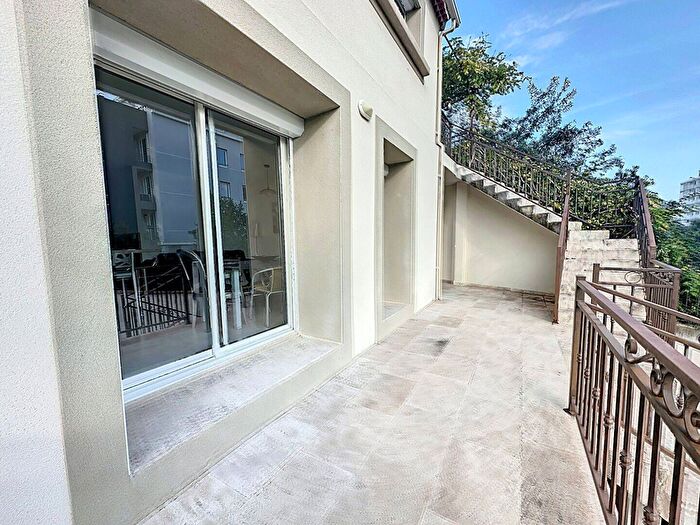 Appartement à louer - Saint Jean-Saint Genies, Avignon - 4 pièces - 3 chambres