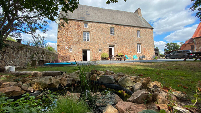Maison 15 pièces à Le Dézert, à vendre