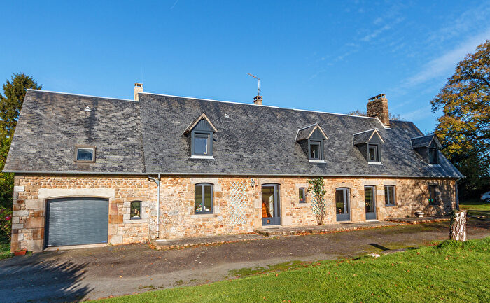 Maison à vendre - Le Luot - 7 pièces - 6 chambres