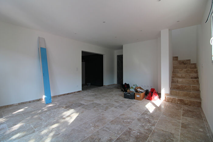 Maison à vendre - Milhaud - 4 pièces - 3 chambres