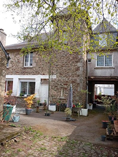 Maison à vendre - Callac - 12 pièces - 5 chambres