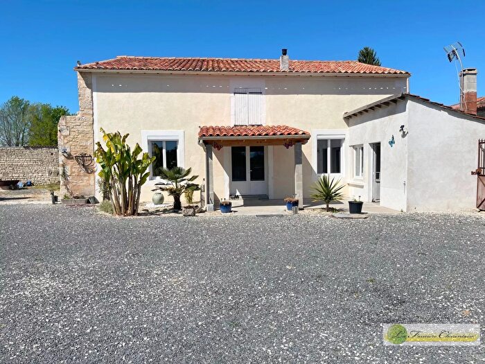 Aigre : Maison 3 pièces à vendre