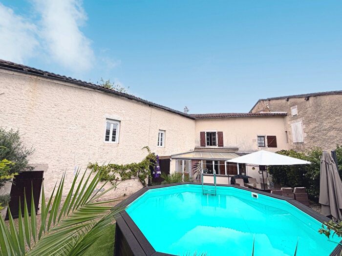 Maison 6 pièces à vendre - Nanteuil-en-Vallée