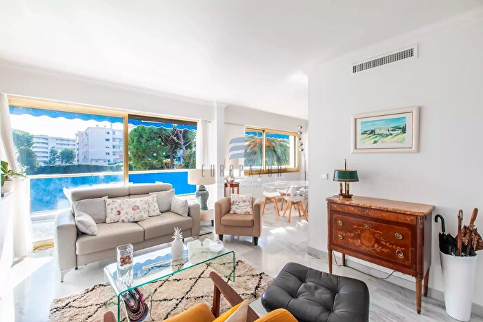 Appartement à vendre - Cagnes-sur-Mer, La Gare, Les Plans, Hippodrome - 4 pièces