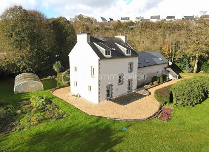 Maison à vendre - Landivisiau - 9 pièces - 6 chambres