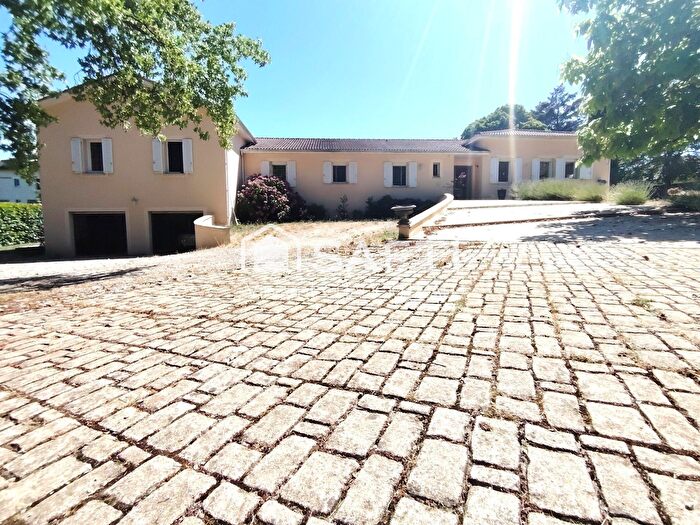 Maison 7 pièces à Roumazières-Loubert, à vendre