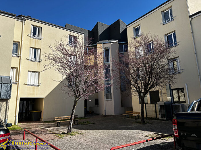 Appartement à vendre - Puy-Guillaume - 3 pièces - 2 chambres
