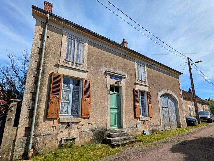 Mesves-sur-Loire : Maison 3 pièces à vendre
