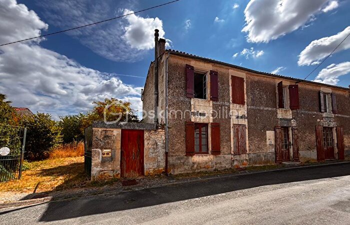 Maison à vendre - Villeneuve-la-Comtesse - 5 pièces - 3 chambres