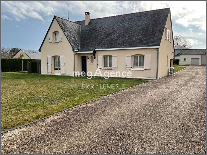 Maison à vendre - Seiches-sur-le-Loir - 7 pièces - 4 chambres
