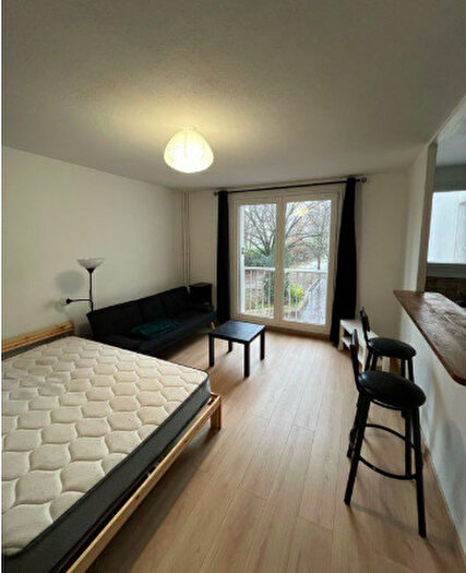 Appartement à louer - Saint-Denis, Franc-Moisin, Bel-Air - 1 pièce