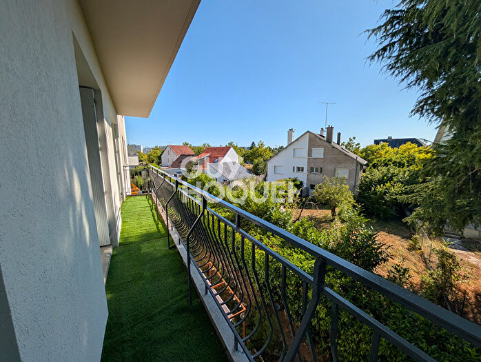 Appartement 4 pièces à louer à Saint-Cyr-sur-Loire, République, Fosses Boissées, Hôtel de ville