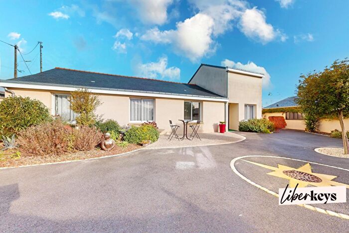 Maison à vendre - Doué-la-Fontaine - 7 pièces - 4 chambres