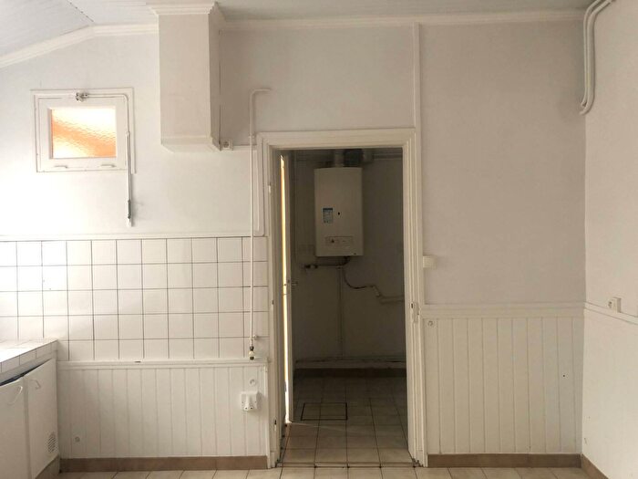 Maison à louer - La Roche Chalais - 5 pièces - 2 chambres