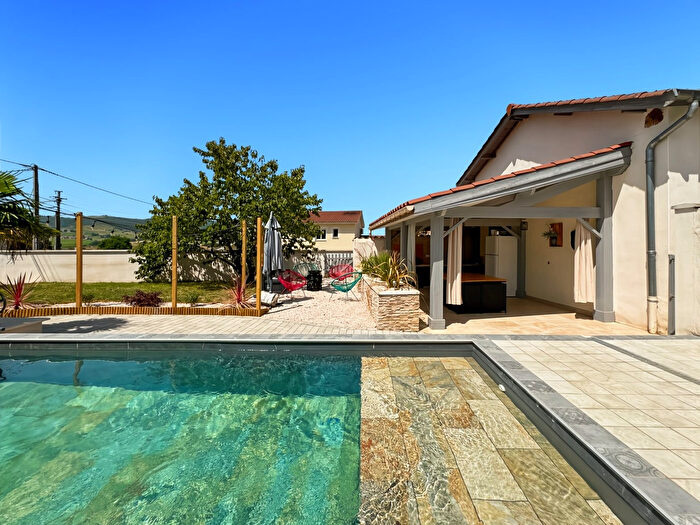 Maison à vendre - Salles-Arbuissonnas-en-Beaujolais - 5 pièces - 4 chambres