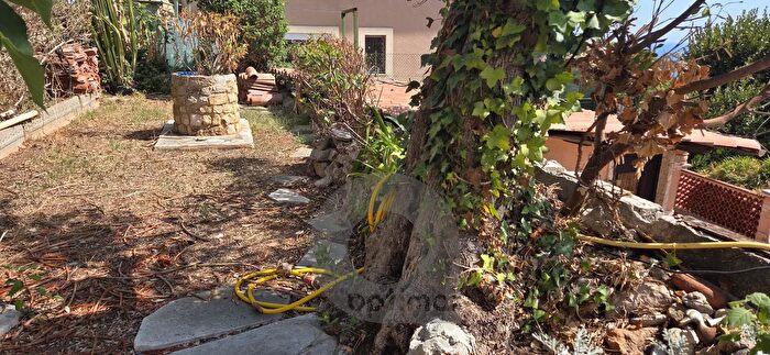 Maison à louer - Beausoleil, Beausoleil Supérieur, Moyenne Corniche - 3 pièces