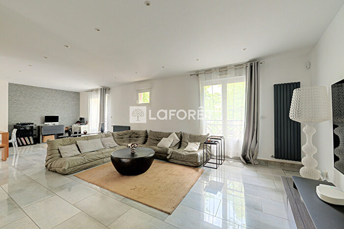 Maison 9 pièces à vendre à Les Lilas, Bruyères, Chassagnolle