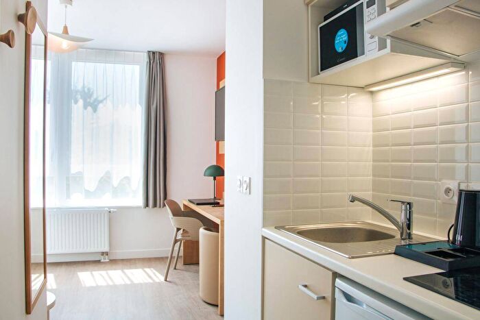 Appartement à louer - Parc-La Boule- Champs Pierreux, Nanterre - 1 pièce