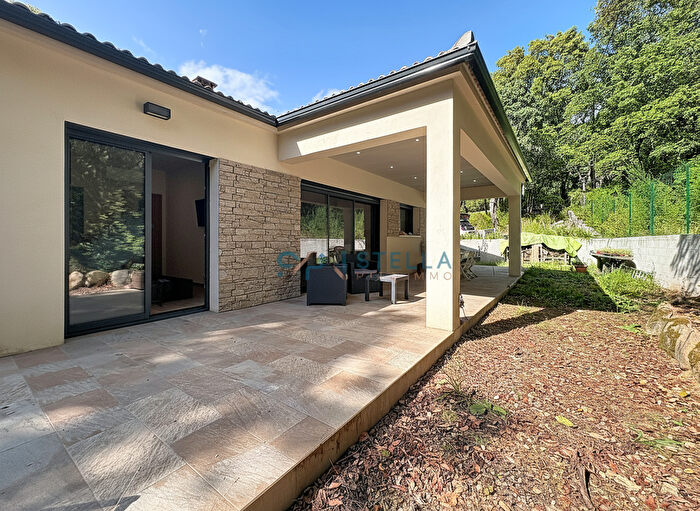 Maison 4 pièces à louer à Carbuccia