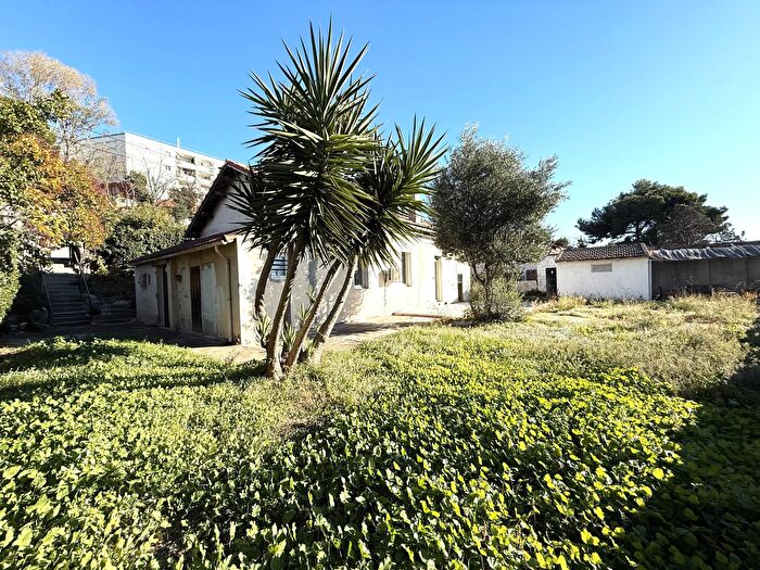 Maison à vendre - Marseille e , La Cabucelle - 6 pièces - 3 chambres