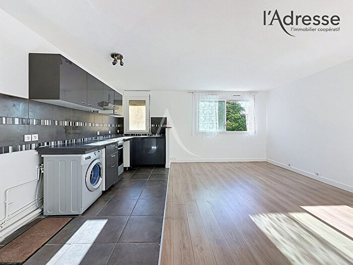 Appartement 2 pièces à Suresnes, Centre-ville, à louer