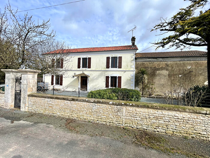 Maison à vendre - Villemain - 8 pièces - 4 chambres