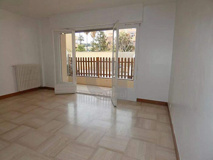 Appartement à louer - Roquebrune-Cap-Martin, Carnolès, Gare, Cap Azur - 1 pièce