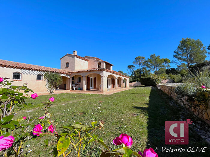 Maison à vendre - Rocbaron - 8 pièces - 5 chambres