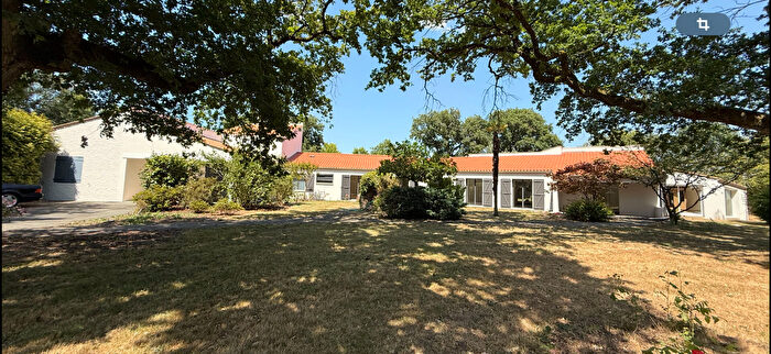 Maison à vendre - Saint-Hilaire-de-Loulay - 10 pièces - 5 chambres