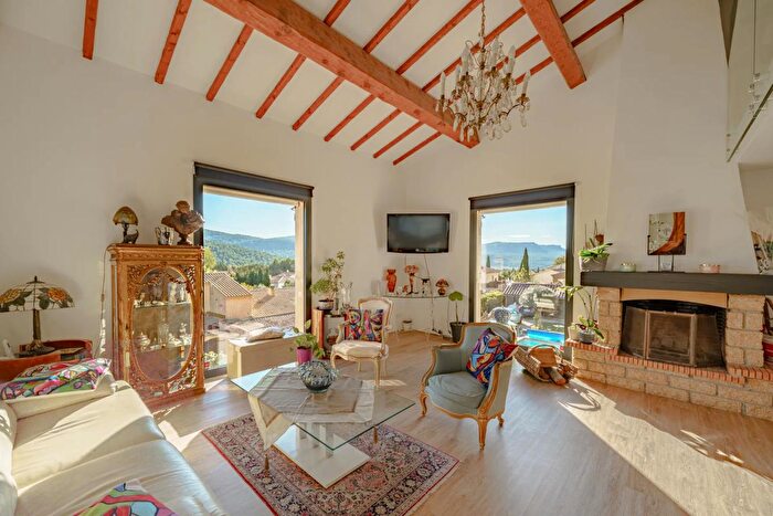 Maison à vendre - Cuges-les-Pins - 5 pièces - 3 chambres