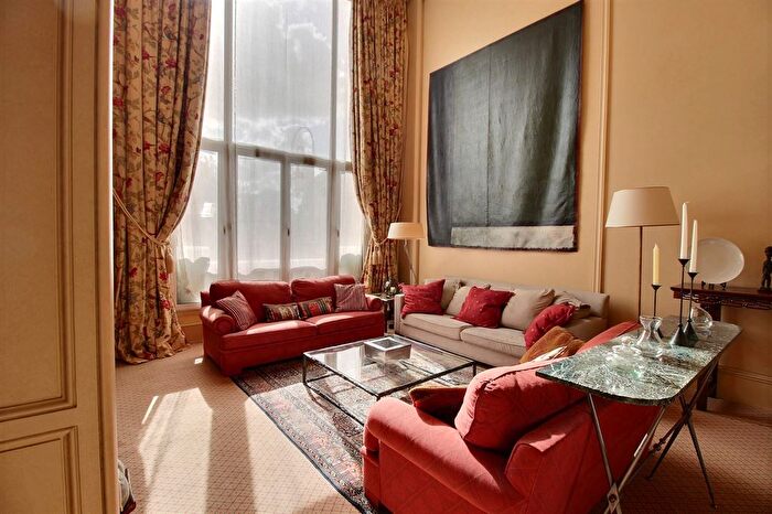 Maison à vendre - Neuilly-sur-Seine - 9 pièces - 6 chambres