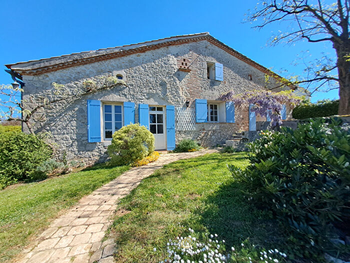 Maison à vendre - Aiguillon - 9 pièces - 5 chambres