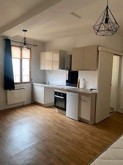 Appartement 1 pièce à louer à Nîmes, Ecusson, Arènes