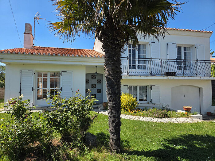 Maison à vendre - Saint-Gilles-Croix-de-Vie - 6 pièces - 4 chambres