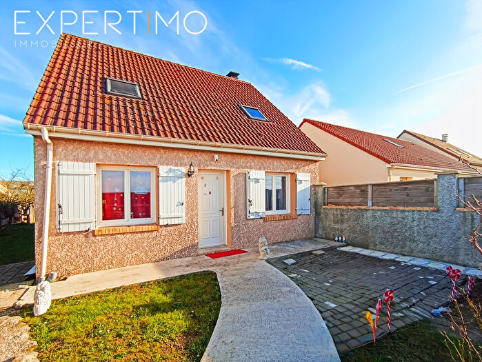 Maison à vendre - Mérobert - 5 pièces - 4 chambres