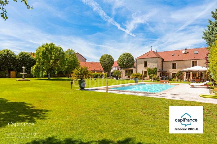 Villecomte : Maison 11 pièces à vendre
