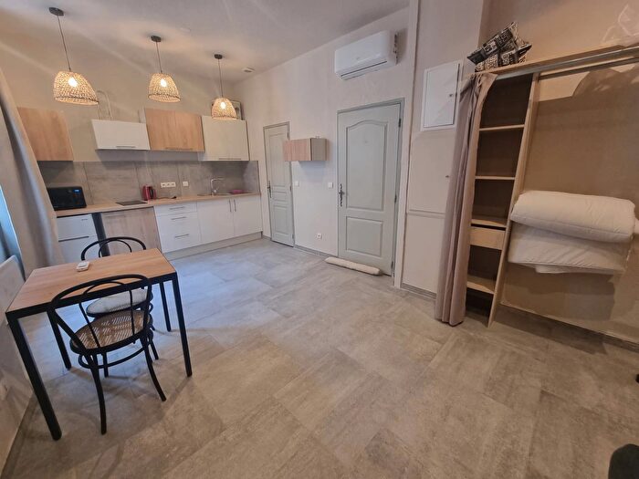 Appartement 1 pièce à Uzès, à louer