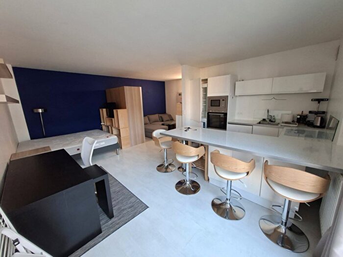 Appartement à louer - Chantiers, Versailles - 1 pièce